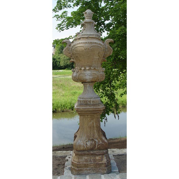 Magnificent urn with pedestal – EHRL provencal & garden